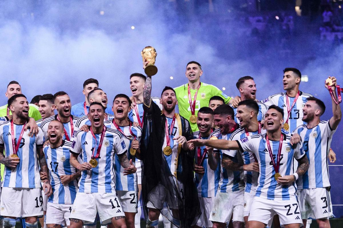 Una fortuna por Messi: su tarjeta con la Copa del Mundo se vende por 126 mil dólares